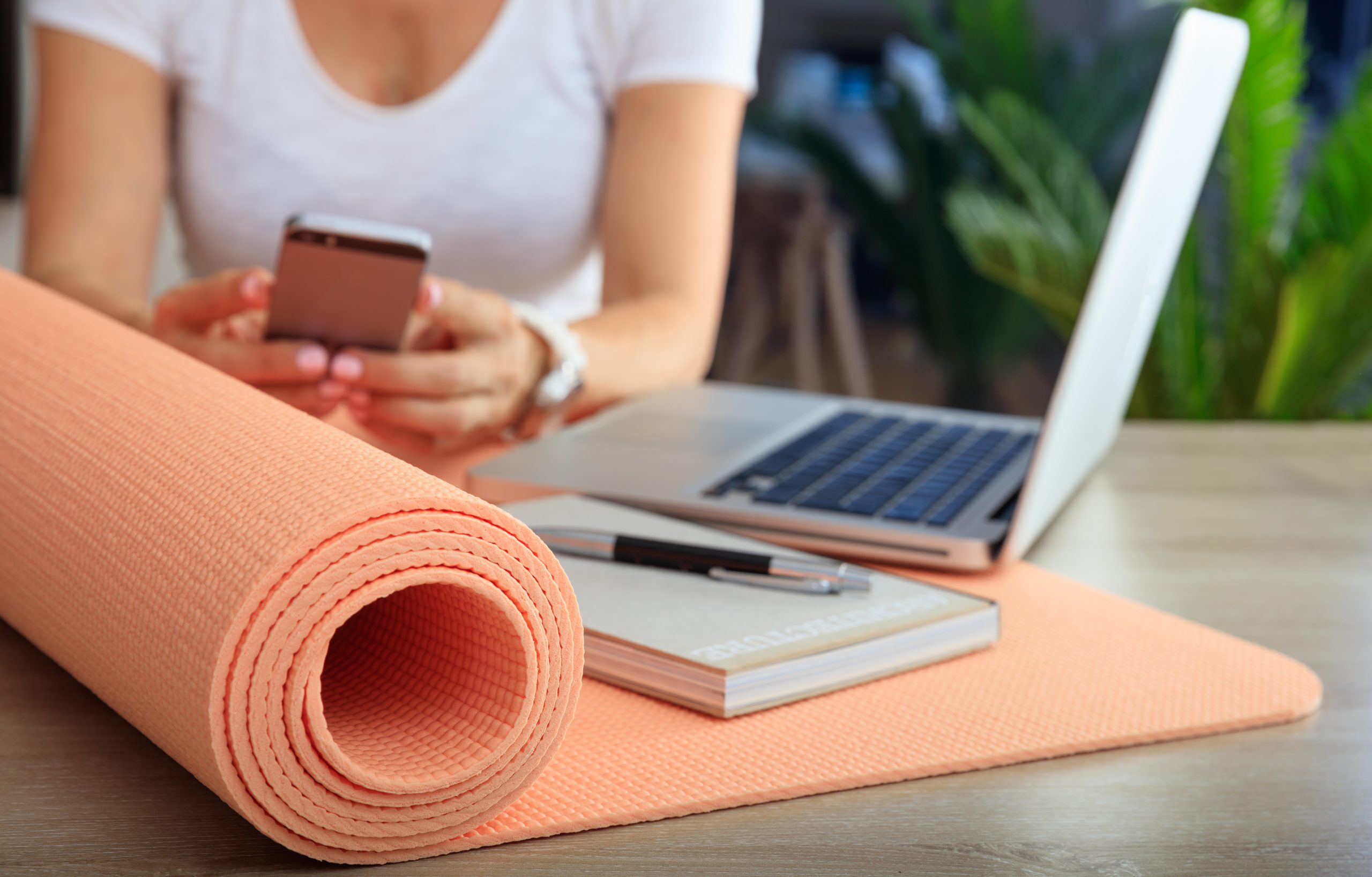 How Using a Mobile App Supports Employee Wellness [9 Ways]